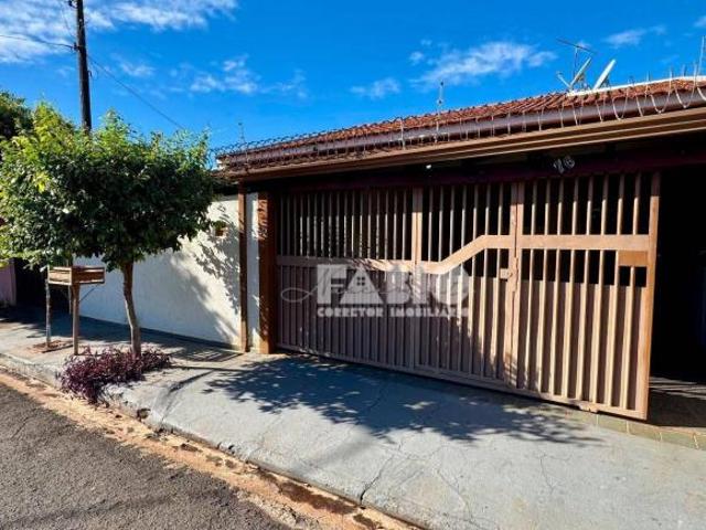 Casa para venda em Jardim Santo Antônio de 134.00m² com 3 Quartos e 4 Garagens