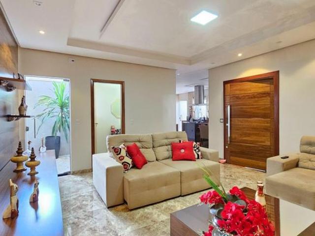 Casa para venda em Jardim Serra Azul de 160.00m² com 3 Quartos, 3 Suites e 4 Garagens