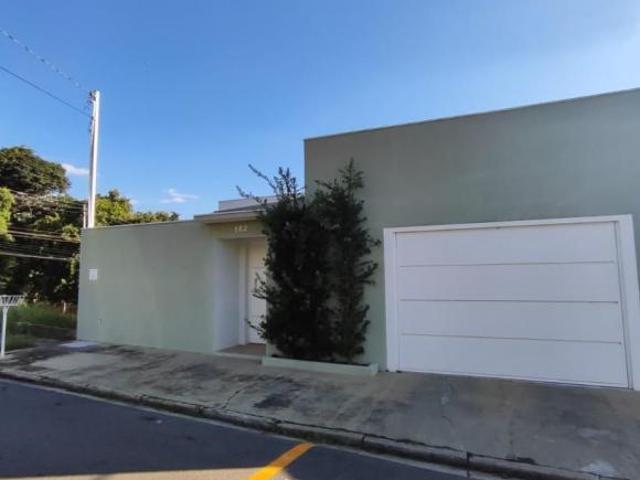 Casa para venda em Jardim Sevilha com 3 quartos, sendo 2 suítes, 161m²
