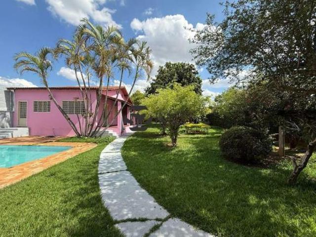 Casa para venda em Jardim Silvania de 147.00m² com 3 Quartos, 1 Suite e 3 Garagens
