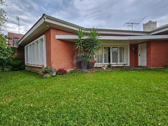 Casa para venda em Jardim Social de 270.00m² com 3 Quartos, 1 Suite e 3 Garagens