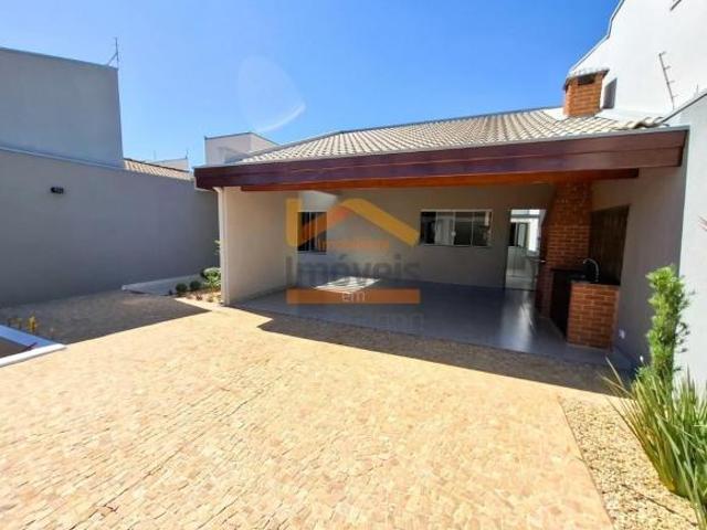 Casa para venda em Jardim Souza Queiroz de 134.00m² com 3 Quartos, 1 Suite e 2 Garagens