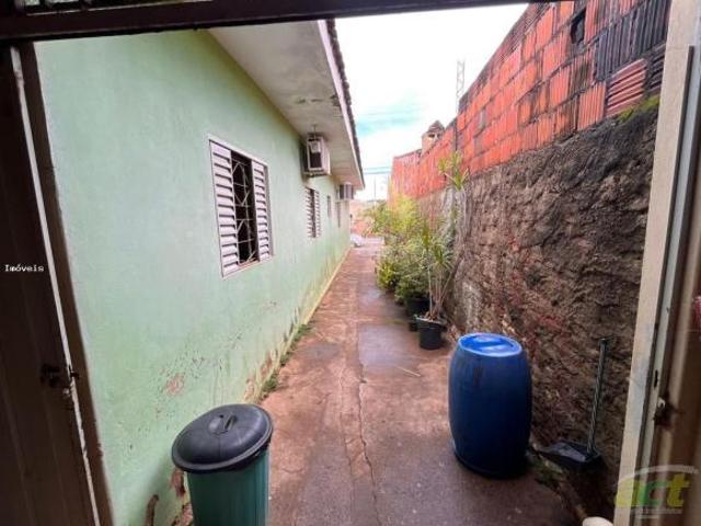 Casa para venda em Jardim Tv de 252.00m² com 4 Quartos e 5 Garagens