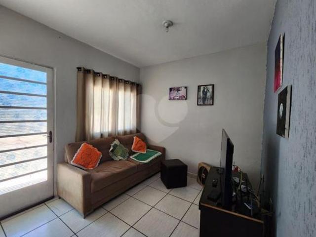 Casa para venda em Jardim Tamoio de 86.00m² com 3 Quartos e 3 Garagens