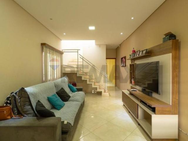 Casa para venda em Jardim Tamoio de 190.00m² com 3 Quartos, 1 Suite e 2 Garagens