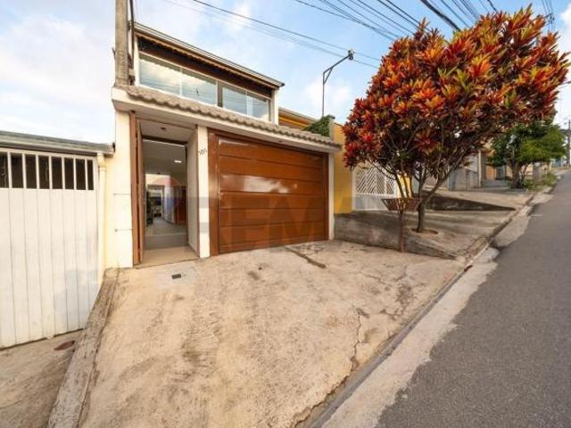 Casa para venda em Jardim Tamoio de 190.00m² com 3 Quartos, 1 Suite e 2 Garagens