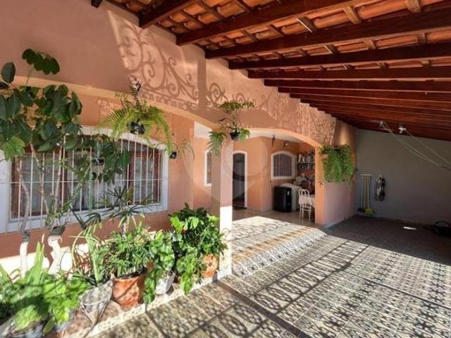 Casa para venda em Jardim Tamoio de 201.00m² com 5 Quartos, 1 Suite e 2 Garagens