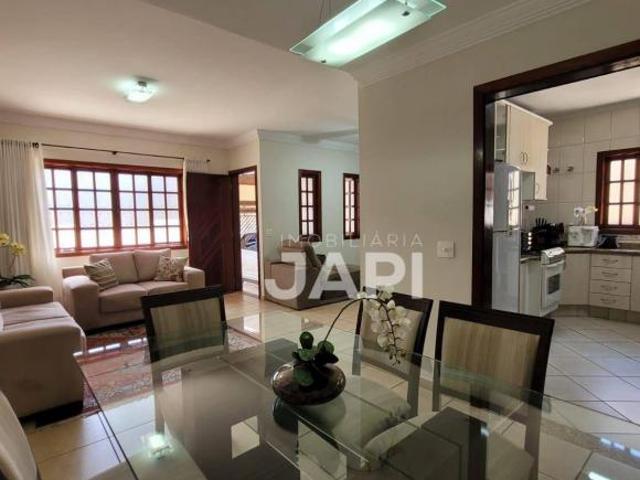 Casa para venda em Jardim Tannus de 296.00m² com 4 Quartos, 2 Suites e 5 Garagens