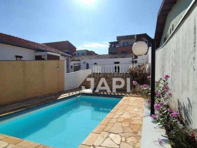 Casa para venda em Jardim Tarumã de 215.00m² com 4 Quartos, 2 Suites e 4 Garagens