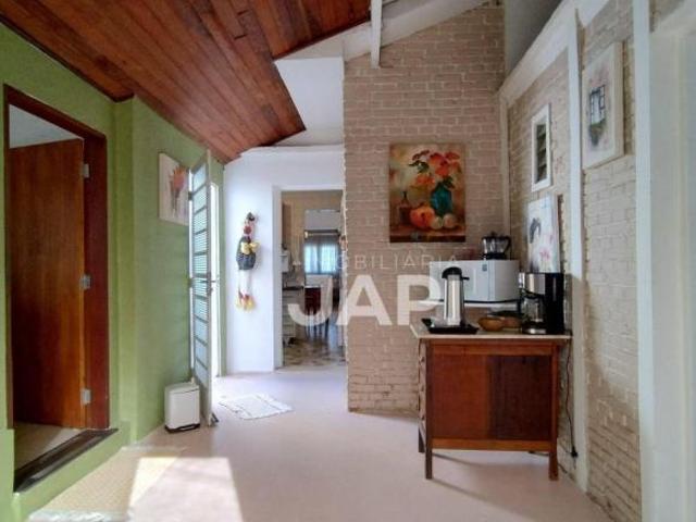 Casa para venda em Jardim Tarumã de 215.00m² com 4 Quartos, 2 Suites e 4 Garagens