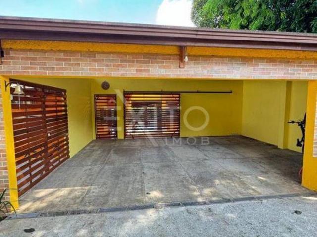 Casa para venda em Jardim Tereza Cristina de 365.00m² com 3 Quartos, 1 Suite e 5 Garagens