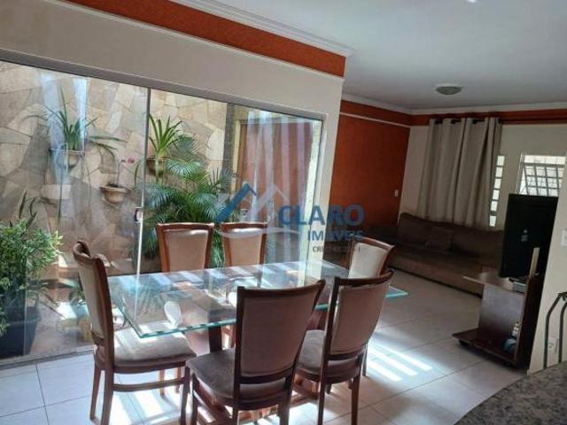 Casa para venda em Jardim Terra Branca de 318.00m² com 3 Quartos, 1 Suite e 4 Garagens