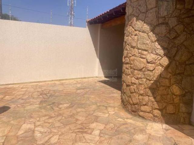 Casa para venda em Jardim Tinen de 213.00m² com 3 Quartos, 1 Suite e 3 Garagens
