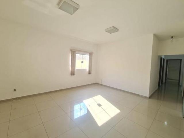 Casa para venda em Jardim Tropical de 159.88m² com 3 Quartos, 1 Suite e 4 Garagens