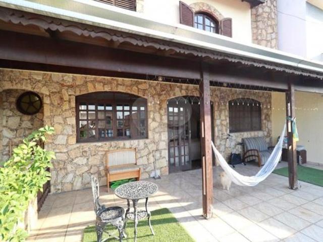 Casa para venda em Jardim Utinga de 484.00m² com 4 Quartos, 3 Suites e 5 Garagens
