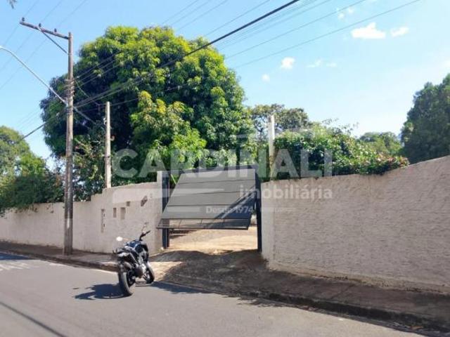 Casa para venda em Jardim Uirapuru de 475.00m² com 3 Quartos, 1 Suite e 20 Garagens