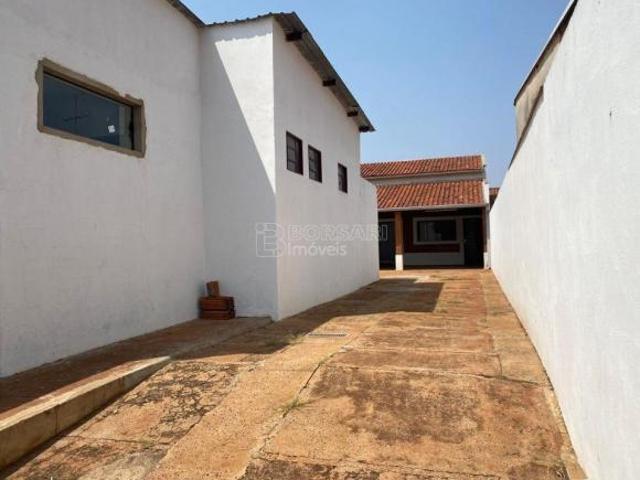 Casa para venda em Jardim Universal de 181.00m² com 2 Quartos e 7 Garagens