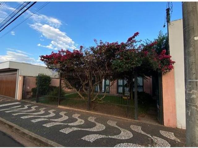 Casa para venda em Jardim Universitário de 227.00m² com 3 Quartos, 1 Suite e 2 Garagens