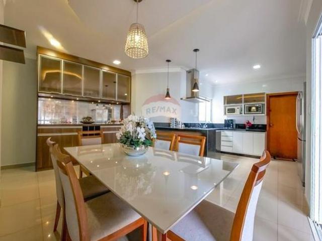 Casa para venda em Jardim Universitário de 258.00m² com 3 Quartos, 1 Suite e 2 Garagens