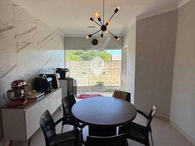 Casa para venda em Jardim Verona de 198.00m² com 3 Quartos, 1 Suite e 2 Garagens