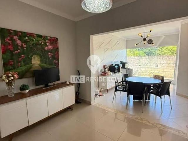Casa para venda em Jardim Verona de 198.00m² com 3 Quartos, 1 Suite e 2 Garagens
