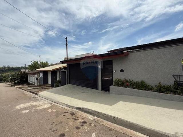Casa para venda em Jardim Vista Alegre de 143.00m² com 3 Quartos, 1 Suite e 3 Garagens