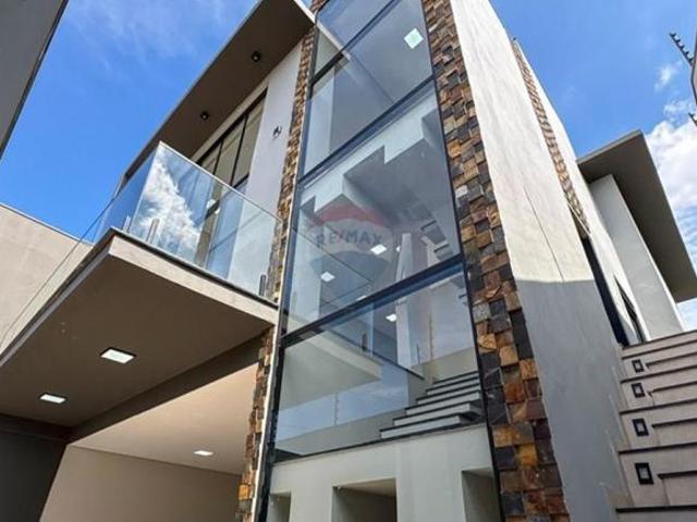 Casa para venda em Jardim Ypê de 242.27m² com 3 Quartos, 1 Suite e 4 Garagens