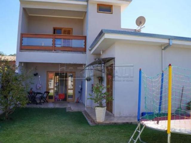 Casa para venda em Jd. Dos Flamboyant de 193.00m² com 3 Quartos, 1 Suite e 4 Garagens