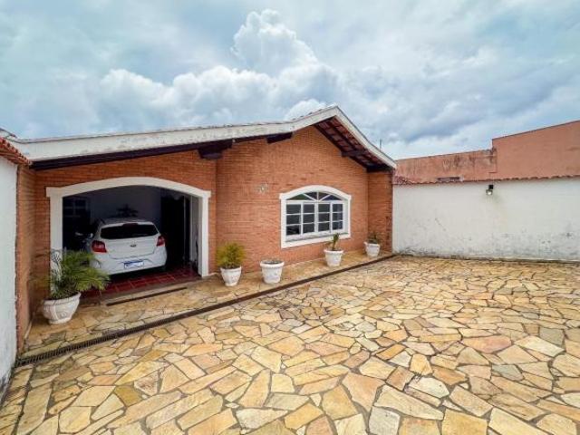 Casa para venda em Jd Santo Antônio com 3 quartos, sendo 1 suíte, 312m²