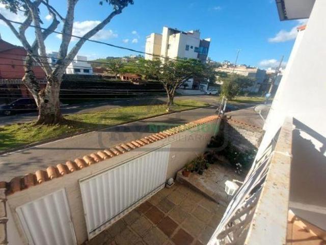 Casa para Venda em Juiz de Fora, Aeroporto, 4 dormitórios, 1 suíte, 3 banheiros, 2 vagas