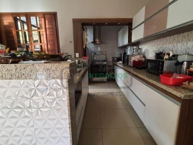 Casa para Venda em Juiz de Fora, Aeroporto, 4 dormitórios, 1 suíte, 2 banheiros, 2 vagas