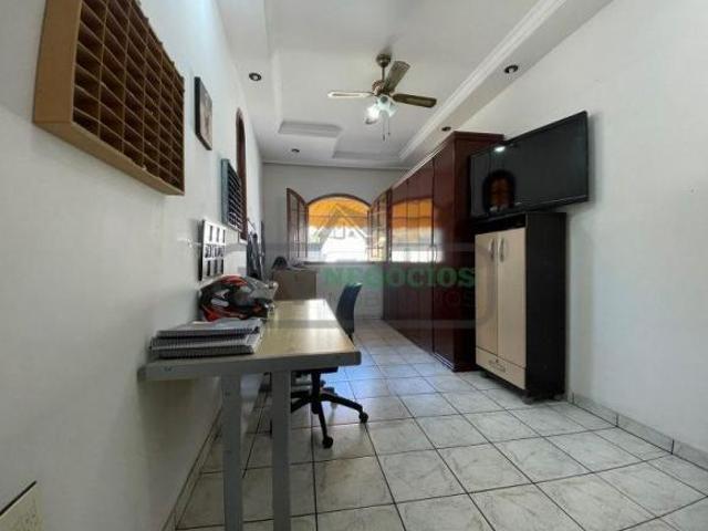 Casa para Venda em Juiz de Fora, Bonfim, 4 dormitórios, 1 suíte, 3 banheiros, 1 vaga