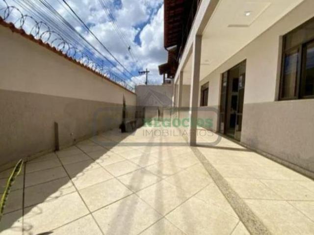 Casa para Venda em Juiz de Fora, São Pedro, 4 dormitórios, 3 banheiros, 4 vagas