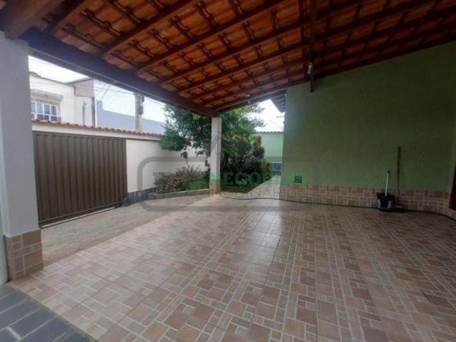 Casa para Venda em Juiz de Fora, Santa Maria, 4 dormitórios, 2 suítes, 3 banheiros, 2 vagas