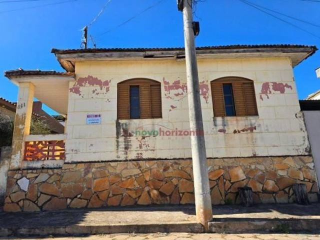 Casa para venda em Oliveira