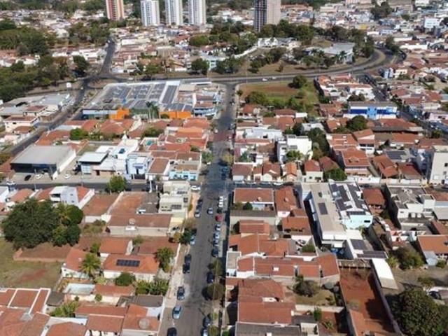 Casa para venda em Lote de 832.00m² com 2 Quartos e 10 Garagens