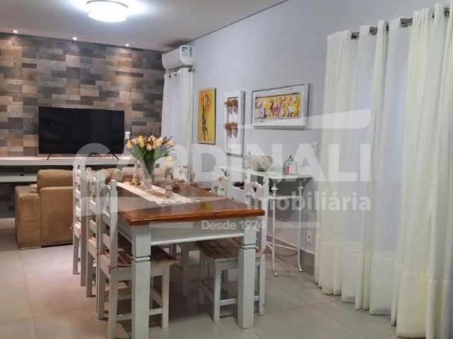 Casa para venda em Loteamento Alphaville Campinas de 220.00m² com 4 Quartos, 2 Suites e 4 Garagens