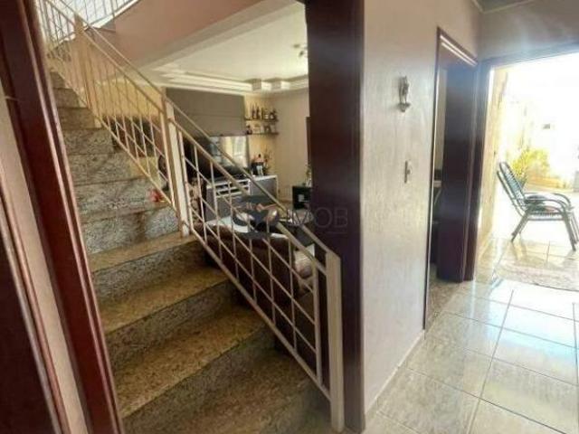 Casa para venda em Loteamento Morro Amarelo de 218.00m² com 4 Quartos, 1 Suite e 4 Garagens