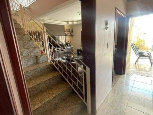 Casa para venda em Loteamento Morro Amarelo de 218.00m² com 4 Quartos, 1 Suite e 4 Garagens