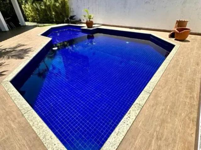 Casa para Venda em Lauro de Freitas, 5 dormitórios, 5 suítes, 6 banheiros, 2 vagas