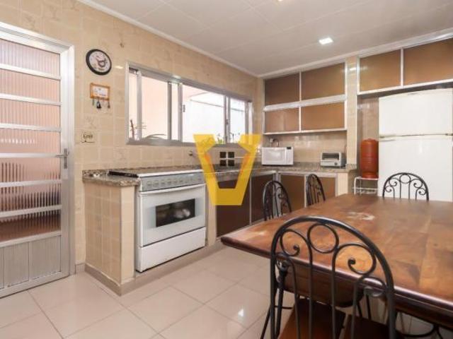 Casa para venda em Lapa com 3 quartos, sendo 2 suítes, 160m²