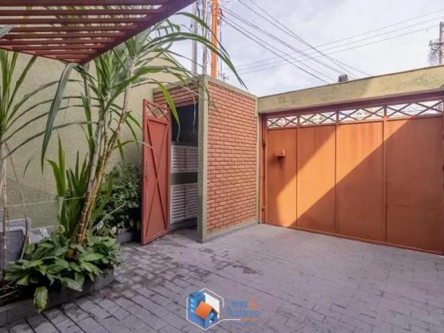 Casa para venda em Lapa com 4 quartos, sendo 2 suítes, 219m²