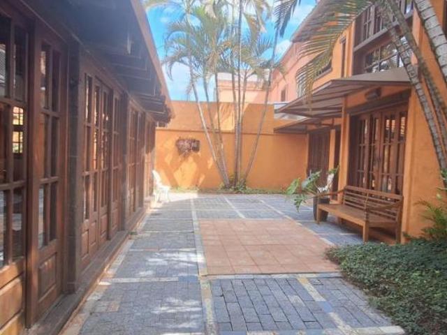 Casa para venda em Lapa com 4 quartos, sendo 3 suítes, 400m²