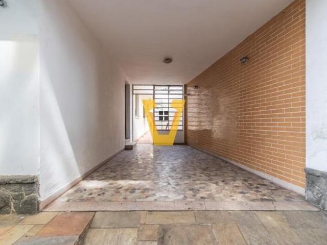 Casa para venda em Lapa com 6 quartos, sendo 2 suítes, 132m²