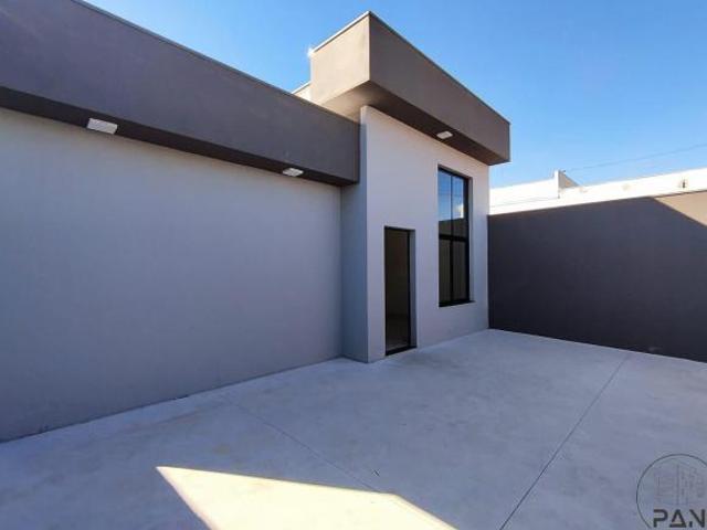 Casa para venda em Lívia de 160.00m² com 3 Quartos, 1 Suite e 3 Garagens