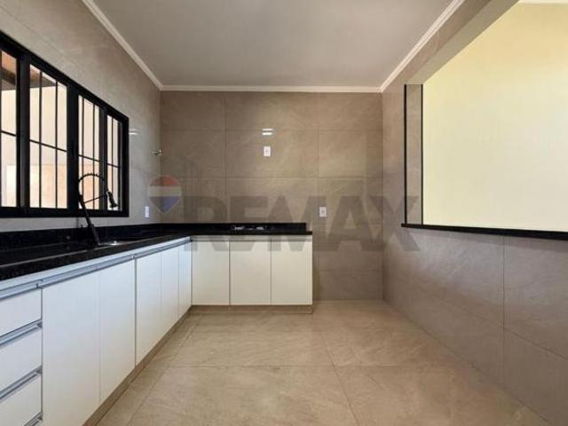 Casa para venda em Lívia I de 157.00m² com 3 Quartos, 1 Suite e 4 Garagens