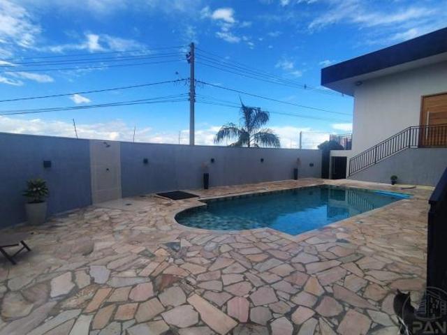 Casa para venda em Lívia I de 220.00m² com 3 Quartos, 2 Suites e 2 Garagens