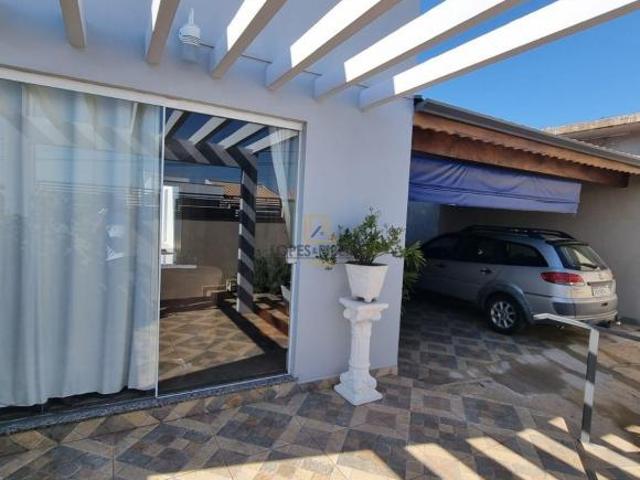 Casa para venda em Lívia Ii de 96.00m² com 2 Quartos, 1 Suite e 2 Garagens