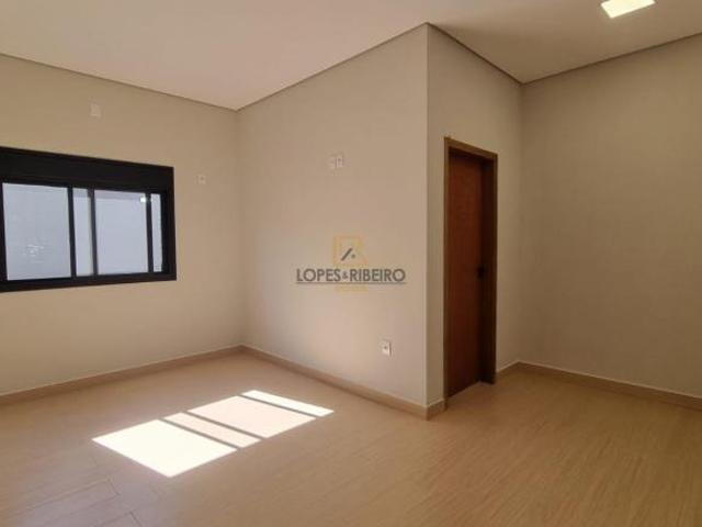 Casa para venda em Lívia Iii de 190.00m² com 3 Quartos, 3 Suites e 2 Garagens