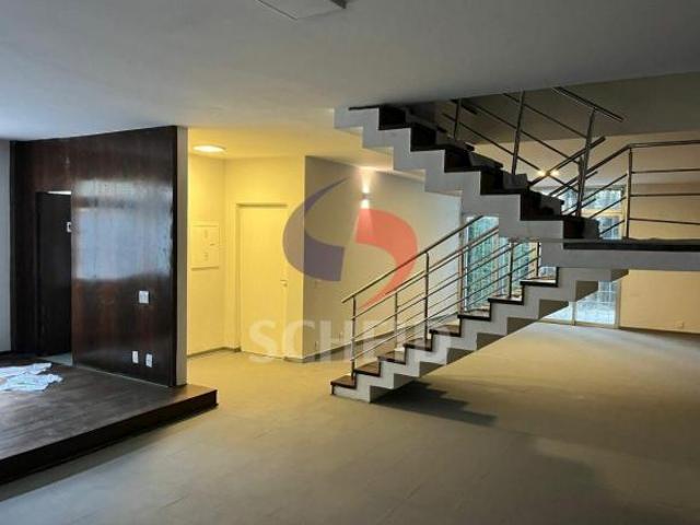 Casa para venda em Moema, 289m², 10 salas, 4 vagas, a 200 metros da Av. Moreira Guimarães
